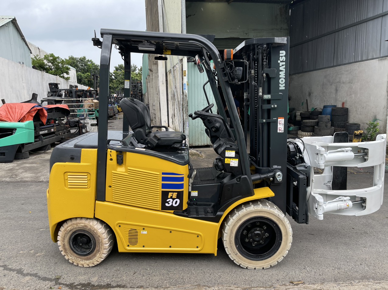 KOMATSU-FE30-1 » Xe Nâng Hoàng Phúc